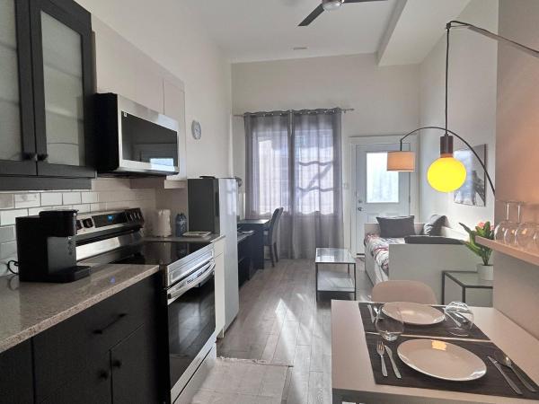Spacious Family Suite With Private Kitchenette And Laundry - Halifax