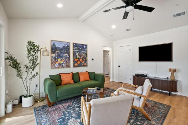 Cozy Austin Retreat - Mins To Q2 & The Domain - Austin, TX