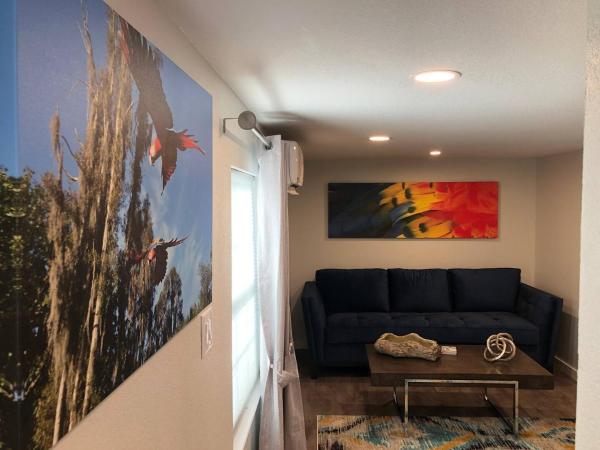Charming Lakefront Cottage Near Disney - Clermont, FL