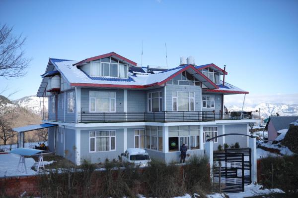 Village Crown - Kufri