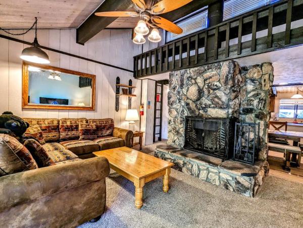 Snow Summit Townhouse With Spa Unit 85 - Big Bear Lake, CA