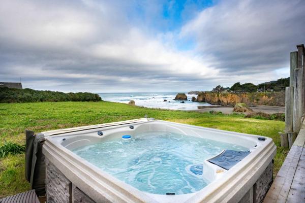 Oceanfront Getaway - Beach Access & Dog-friendly - Westport-Union Landing State Beach, CA