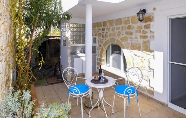 Beautiful Apartment In Brela With Wifi - Baška Voda