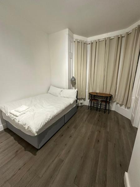 Spacious Flat White City - Hounslow