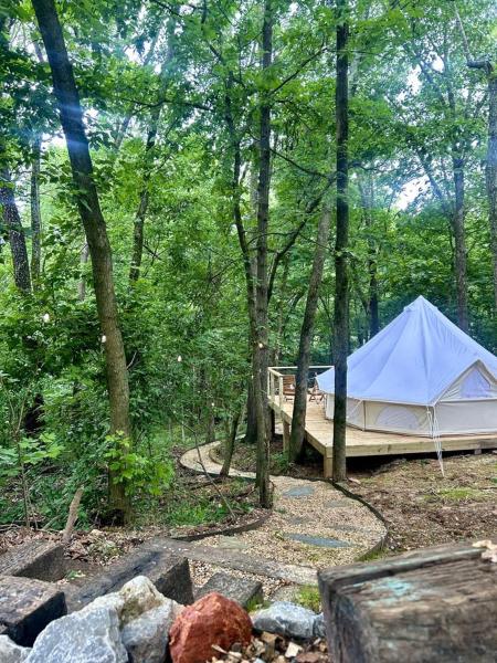 Charming Woodland Glamping Tents With Fire Pit And Elevated Decks Near Gentry, West Virginia - Siloam Springs, AR