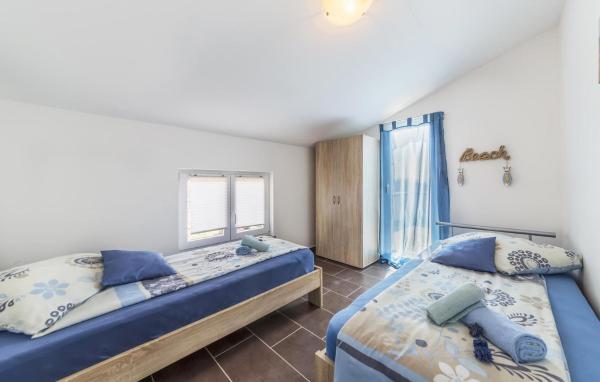 Lovely Apartment In Trget With Private Swimming Pool, Can Be Inside Or Outside - Rakalj