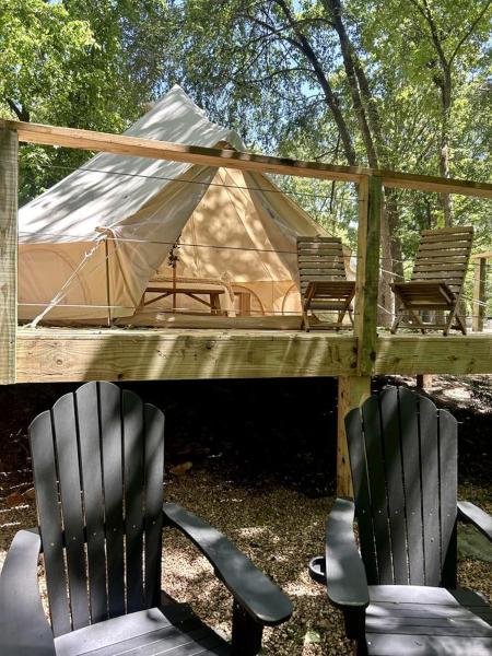 Peaceful Glamping Tents With Elevated Decks, Cozy Fire Pit, And Secluded Forest Views Near Gentry, Ar - Decatur, AR