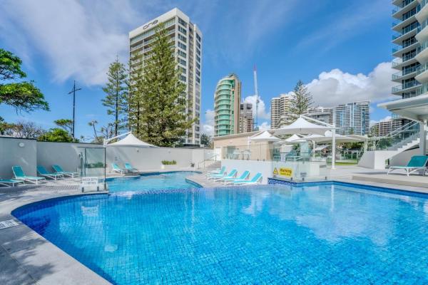 Straight To The Beach - Surfers Paradise