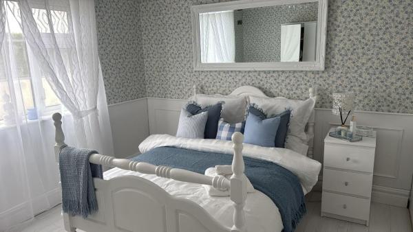 Dernvale House -Double Room Sleeps 2 - County Donegal
