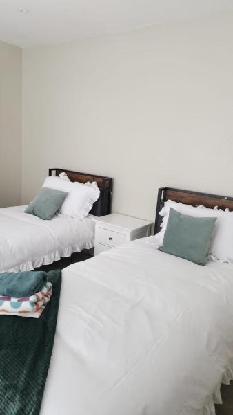 Everything You Need I Super Cozy I Sleeps4 I Wi-fi I Free Parking I Long Term Rates - Londra