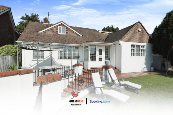 Brighton Seaside Retreat - 4 Bedrooms, Hot Tub & Free Parking By Guest Nest Management Short Term Rental - イギリス ブライトン