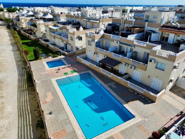 Aquasol Suite Modern 2br With Shared Pool - Famagusta