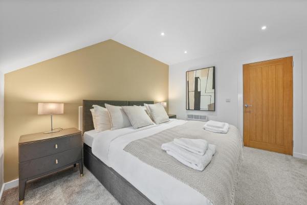 2 Bed Penthouse Apartment With Free Parking - 200m To Beach - 5 Mins From Town Centre - Ideal For Contractors - Ayr