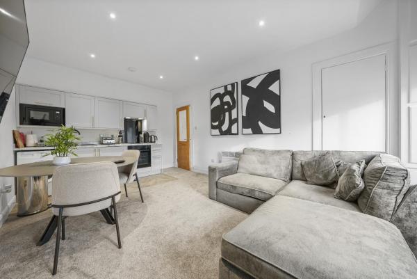 1 Bedroom Apartment With Free Parking - 5-min Walk To Beach & Ayr Town Centre - Ayr, UK