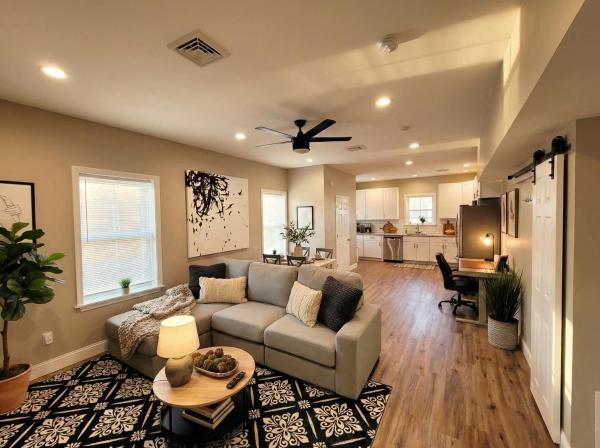 The Loft At Park Place - 3rd Floor Walk Up King And Queen Beds Fast Wifi And Free Coffee - 윌밍턴