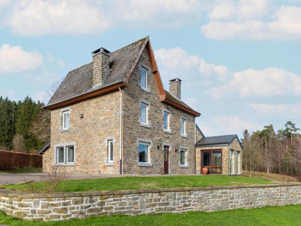 Group Stay With Pool, Chevron - Aywaille