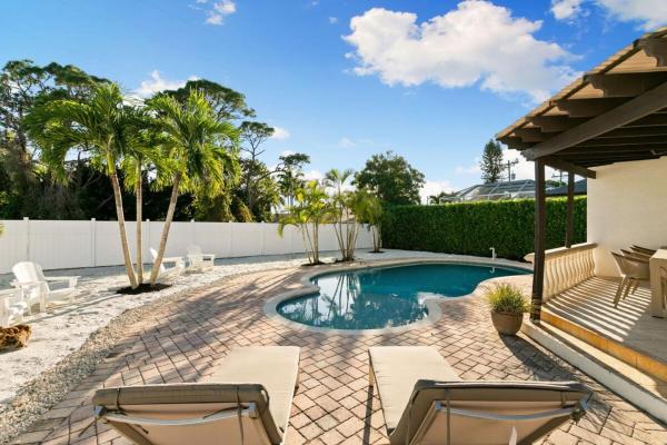 Amazing 5 Bed 3 Bath Marco Island Home With Heated Pool - Marco Island, FL