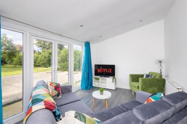 Temple By Alt-stay - 4 Bed 2 Bath House - Parking, Wifi & Smart Tv - Contractors & Relocations - Weekly & Monthly Rates - Leeds