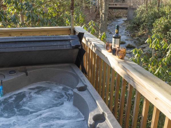 Historic 1884 Riverfront Cabin With Hot Tub 5 Min To Sugar Mtn - Banner Elk, NC
