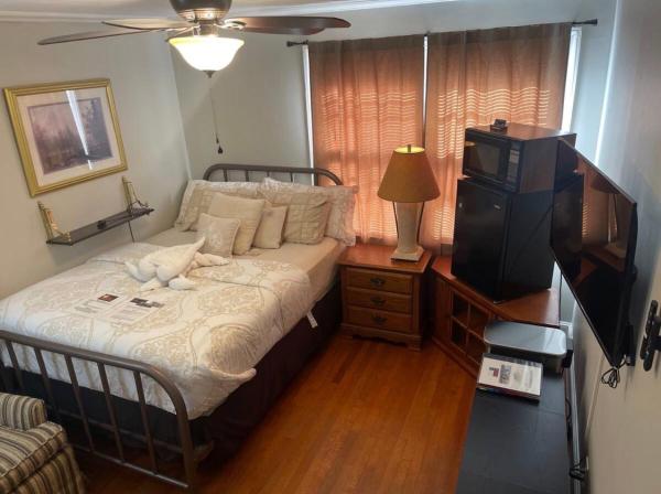 Retro Ranchhouse - Private Room - North Carolina