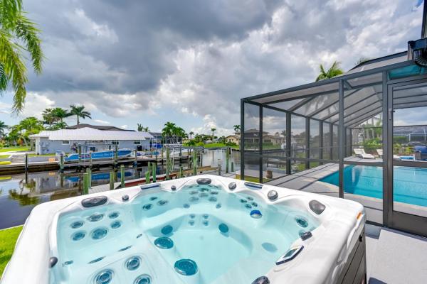 Luxe Waterfront Cape Coral Home With Gulf Access! - Fort Myers, FL
