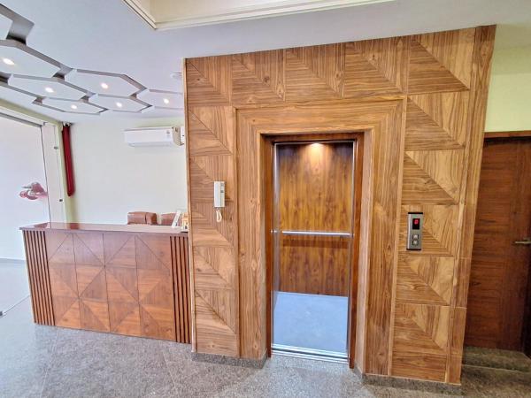 Hotel Aroma Crown - Chandigarh