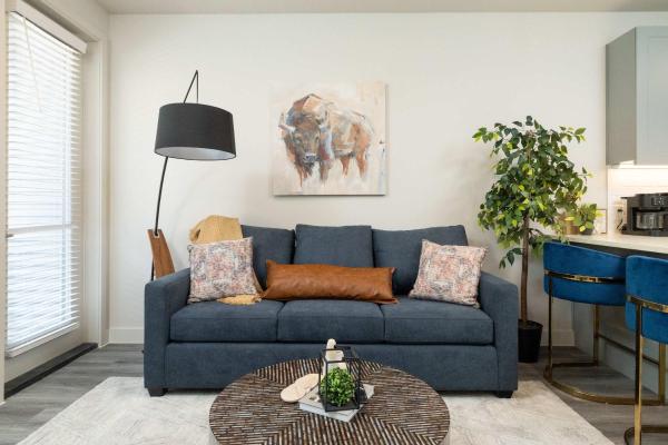 Modern Stay In Fort Worth - Queen Bed - Shops - Stop 6 - Fort Worth