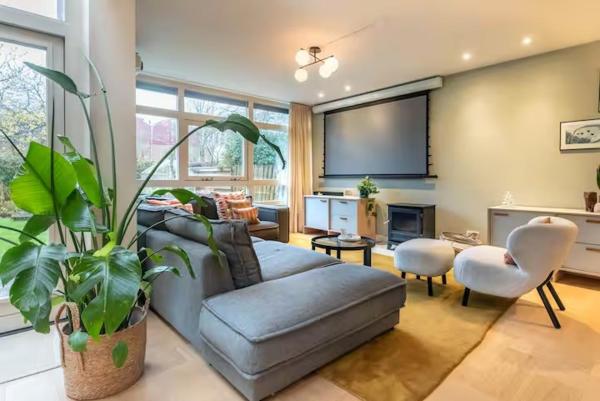 Stunning Villa With Heated Pool - Amsterdam