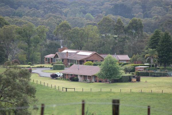 The Cottage-gather The Crew Or The Family And Prepare For Fun Times And Relaxation. Making Memories - Warburton