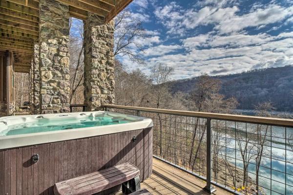 Lakefront Cabin Sleeps 16 Dock Fire Pit Hot Tub - New Tazewell, TN
