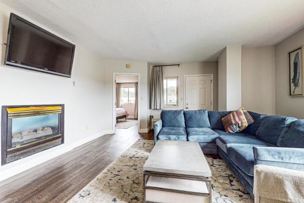 2 All-suite Condos Sleeps & River View Balconies - Pigeon Forge, TN