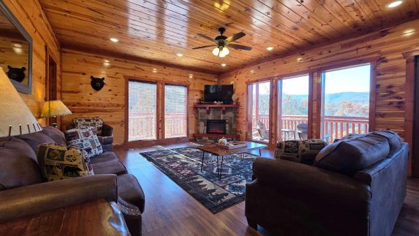 Luxe Sister Cabins Sleeps 24 Pool Hot Tub Games - Gatlinburg, TN