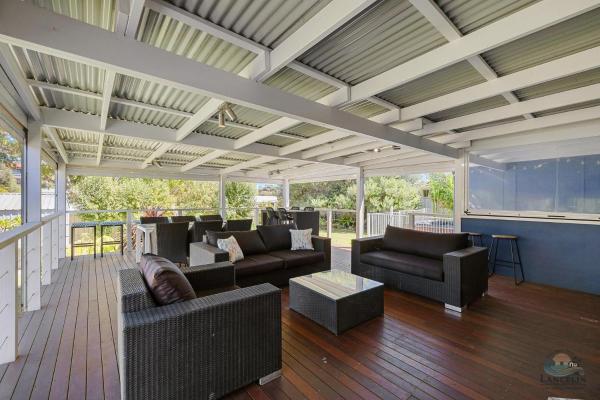 Barefoot On O'neil - Lancelin