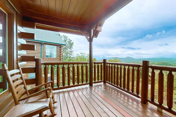 Amazing Mtn Views Cabin Sleeps 4 Hot Tub Deck - Sevierville, TN