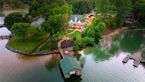 Spacious Waterfront Home On Lake Norman With Firepit Views And Dock Access - Statesville, NC