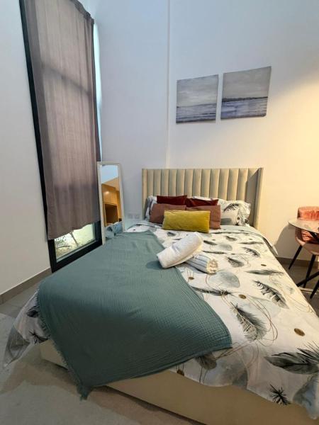Stylish Studio With Pool - Sharjah