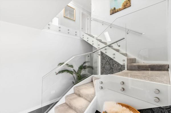 Wanaka Tree Retreat - Luxury Living Steps From The Iconic Lakefront - Wanaka