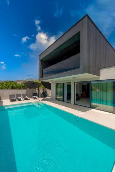 Luxury Villa Black Cube With Heated Pool - Ragusa Vecchia