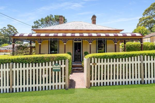 No 52 Bowral - Sir Donald Bradman's Childhood Home - Alpine
