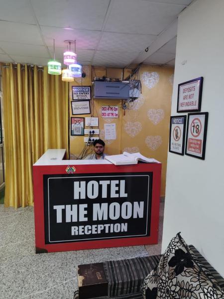 Hotel Moon - Noida