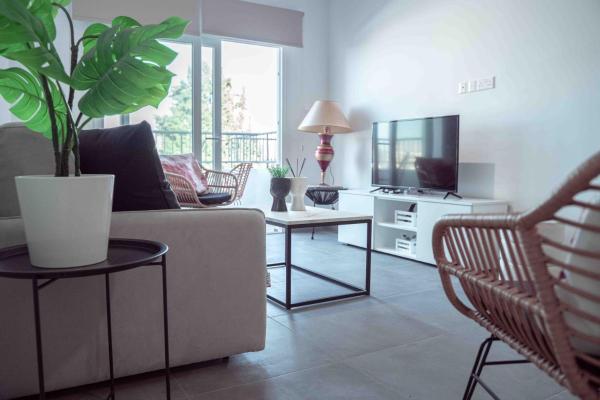 Kato Paphos 2bdr Apartment | Prime Location By Vichy Holidays - Páfosz