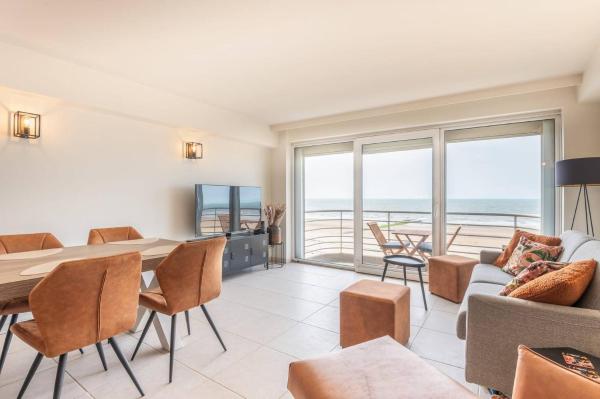Beautiful Apartment With Sea Views And Parking - Ostend