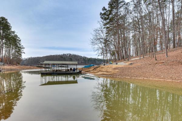 Waterfront Lake Hartwell Retreat With Indoor Hot Tub - Lavonia, GA