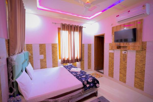 Shiva Stay Inn - Near Banke Bihari Temple & Prem Mandir - Vrindavan