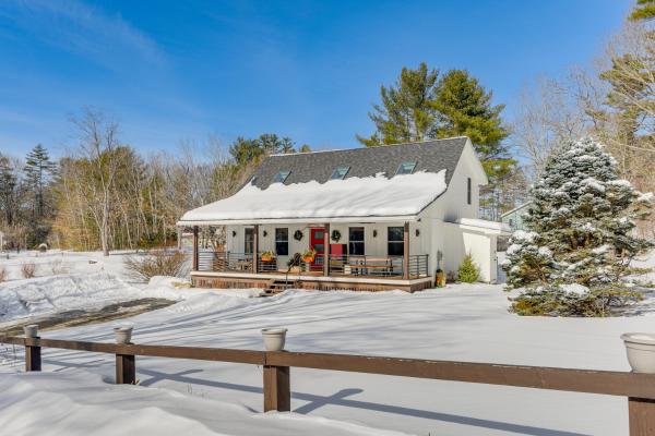Bradford Group Getaway! Cabin W/ Deck & Fire Pit - Bradford, NH