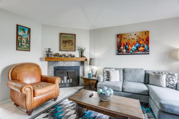Lake-view Townhome W/ Pool Access In Houston Area! - Sugar Land, TX