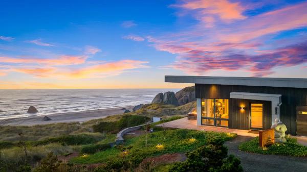 Bandon Beach - Ocean View, Hot Tub & Beach Access - Bandon, OR