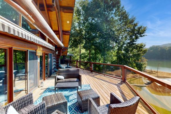 Hot Tub + Dock! Waterfront Norris Lake Log Home - New Tazewell, TN