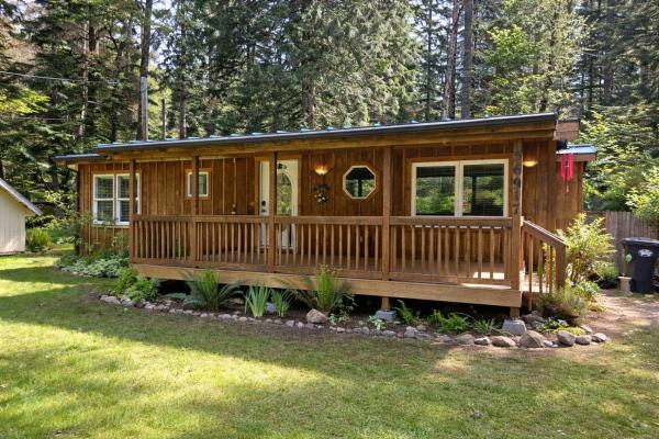 Cedar Cabin At Rainier Entrance-hot Tub And Cinema - Mount Rainier National Park