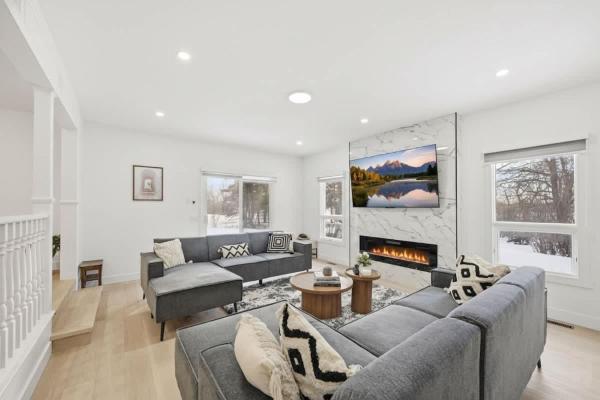 Executive Acreage 3 King Beds Fireplace Ac - Airdrie